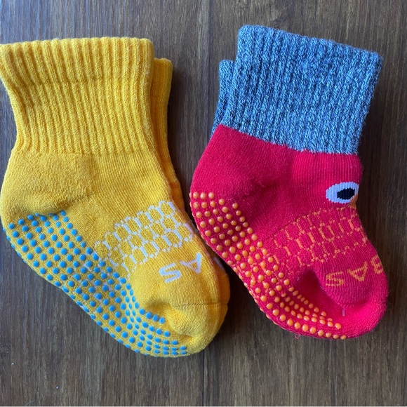 Bombas | Accessories | Sesame Street Socks Bombas Toddler Elmo Red Yellow Two Pairs Grippers ...